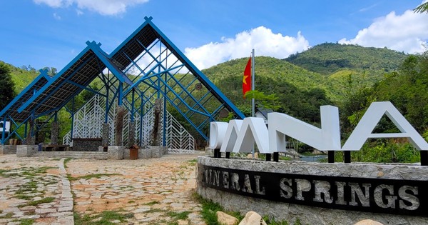 Cách bán vé tham quan kỳ lạ tại suối khoáng nóng DaaNa