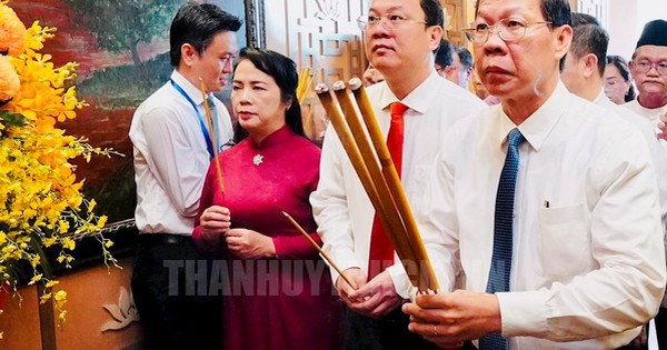 Lãnh đạo TP HCM dâng hoa, dâng hương Chủ tịch Tôn Đức Thắng