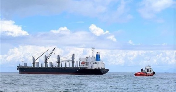 Tàu hàng tông chìm tàu cá có 5 ngư dân đang đánh bắt