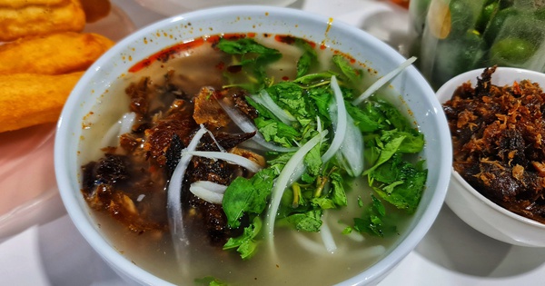 Độc đáo cháo chờ Nam Ô