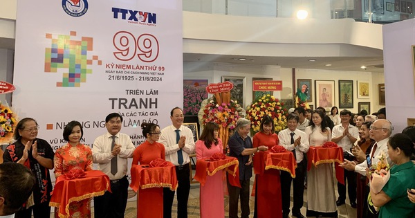 Triển lãm tranh "99" của những người làm báo