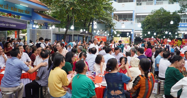 Một phường ở TP HCM làm 81 mâm cơm Tết, mời người dân đến họp mặt