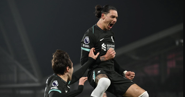 Liverpool bùng nổ phút bù giờ, Arsenal đánh rơi chiến thắng tiếc nuối