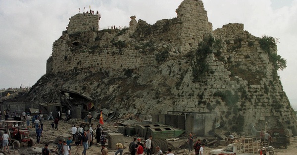 Quân đội Israel tiến sâu vào miền Nam Lebanon, chiếm núi chiến lược