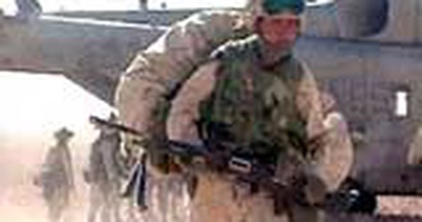 Tàn quân Taliban tấn công sân bay quân sự Mỹ