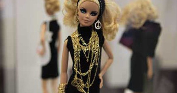 Búp bê Barbie tròn 50 tuổi