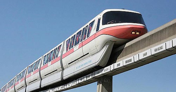 Monorail đi trước metro