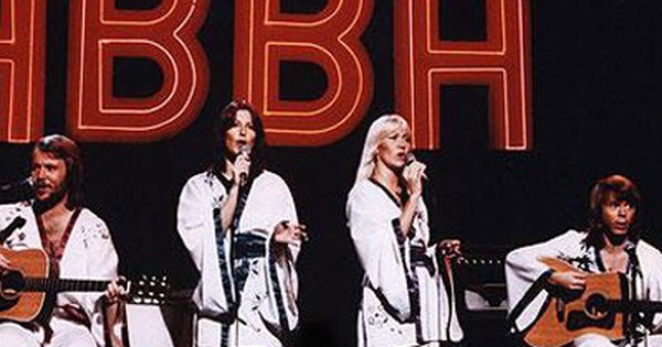 Hai ca sĩ của ABBA tái hợp sau 30 năm tan rã